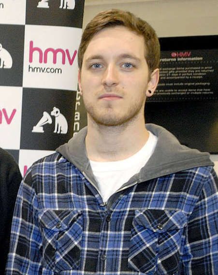Guitarist Tom Searle Loses Cancer Battle At 28